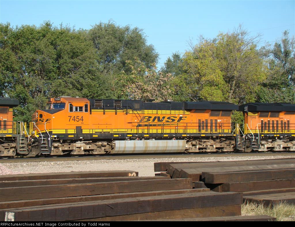 BNSF 7454